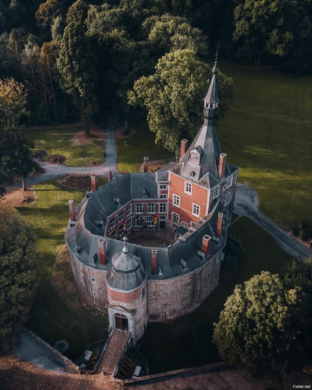 Waroux Castle, Belgium. : r/castles